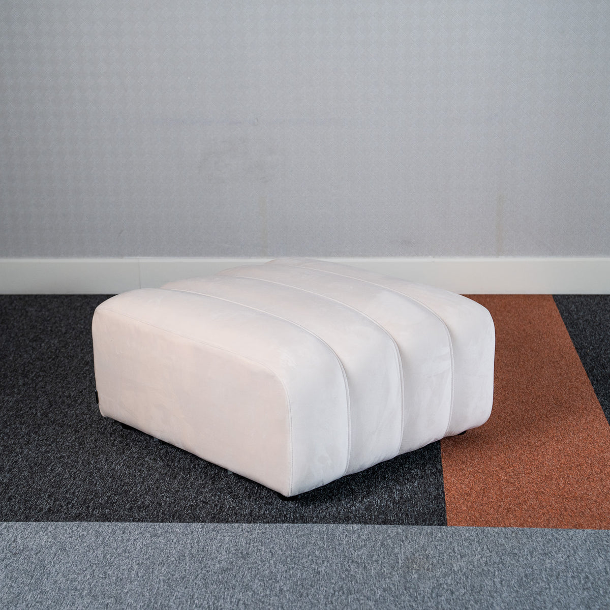 Rent Cosmo Ottoman 1-Seater Vanilla White for Flexible Seating